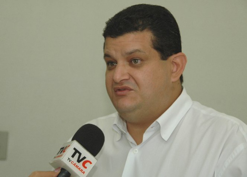 Samuel questiona abertura de rua - Câmara Municipal de Uberaba